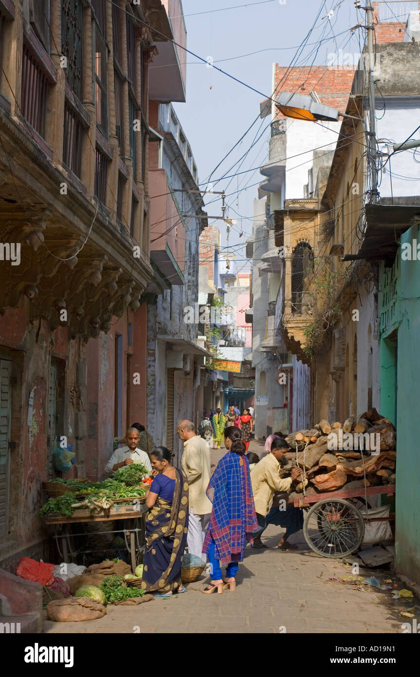 Varanasi backstreets hi-res stock photography and images - Alamy
