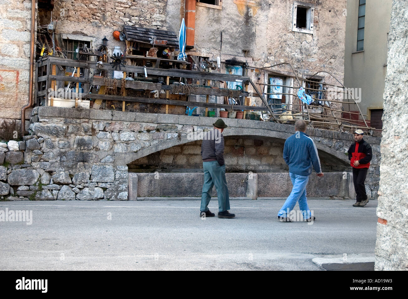 Erto hi-res stock photography and images - Alamy