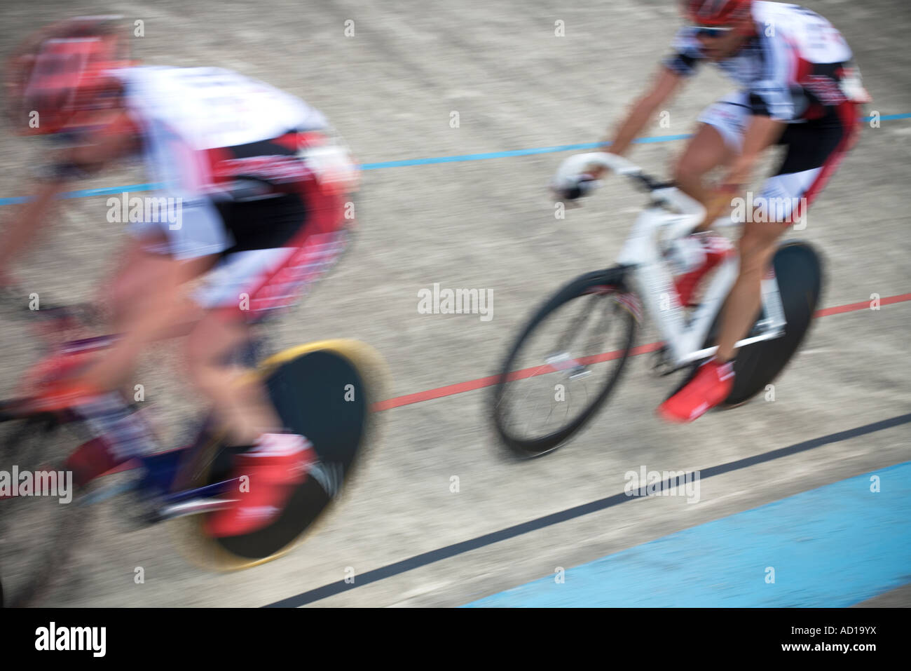 Men's Elite cycling race on the Oval Velodrome in Victoria, British ...
