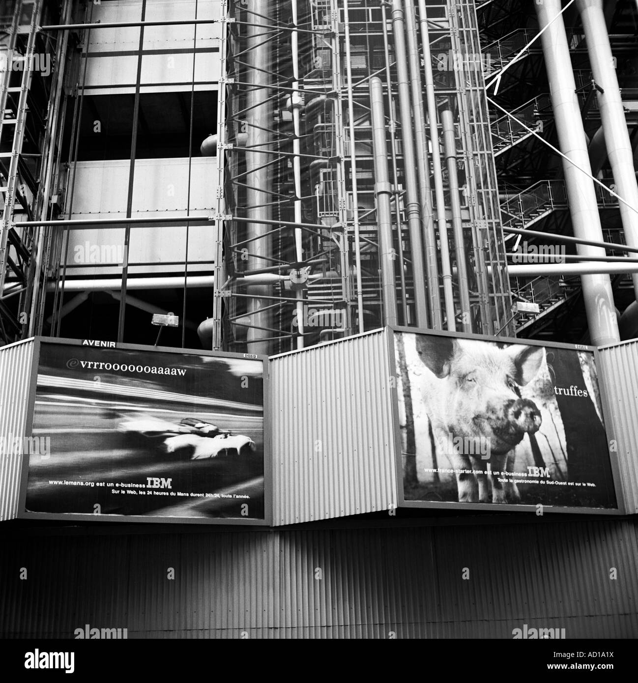 Exhibition advertisement paris hi-res stock photography and images - Alamy