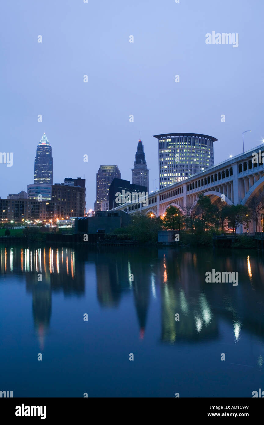 Cleveland ohio skyline at night hi-res stock photography and images - Alamy