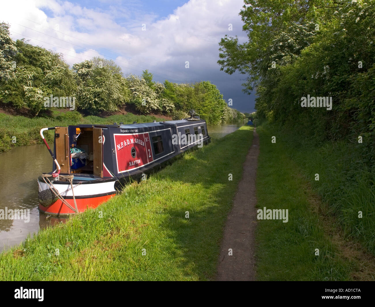 Electricity pylons in midlands england hi-res stock photography and ...