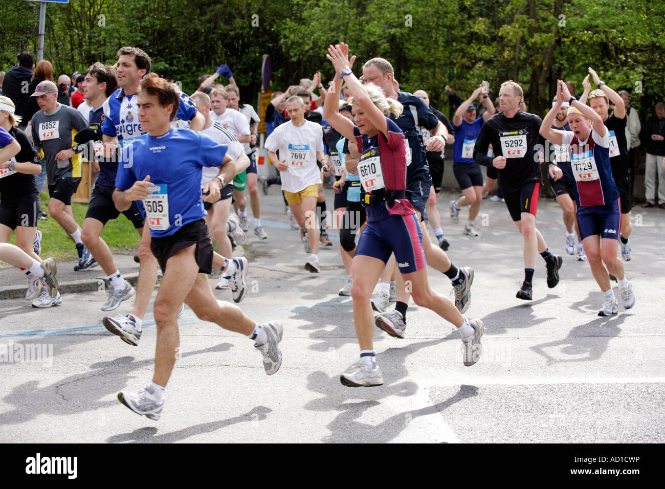 Gothenburg s marathon Every early summer 30 to 40 thousand people join ...