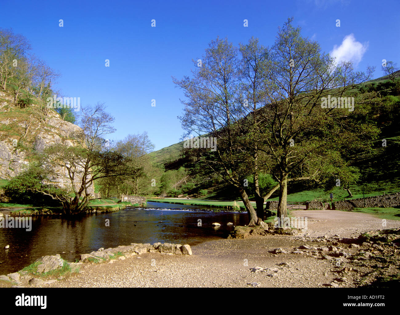 Dovedale spring hi-res stock photography and images - Alamy