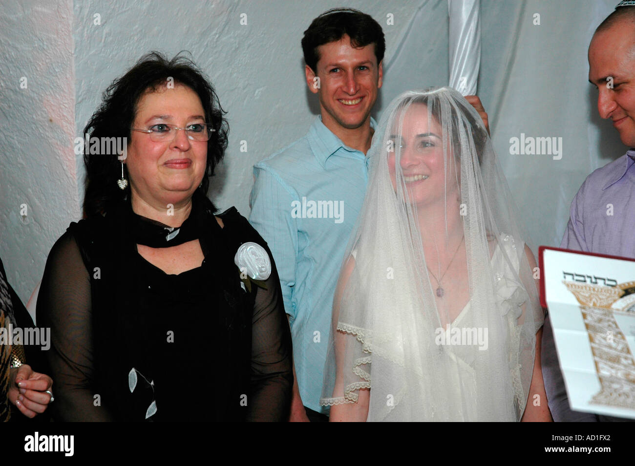 Jewish wedding israel couple hi-res stock photography and images - Alamy