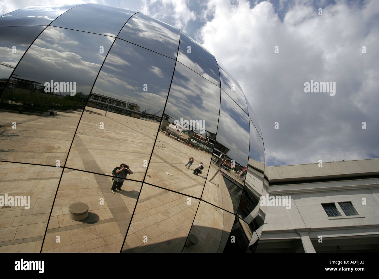 Reflection in large metal ball hi-res stock photography and images - Alamy