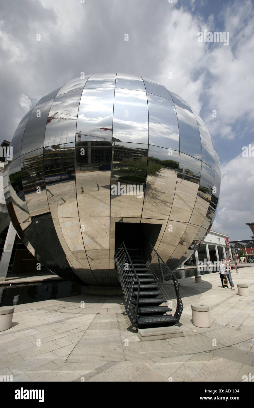 Reflection in large metal ball hi-res stock photography and images - Alamy