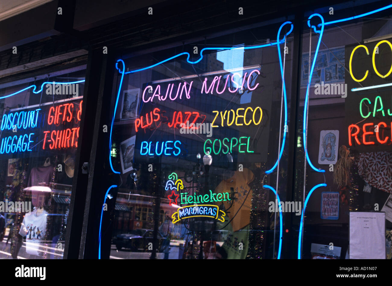 Music shop signs hi-res stock photography and images - Alamy