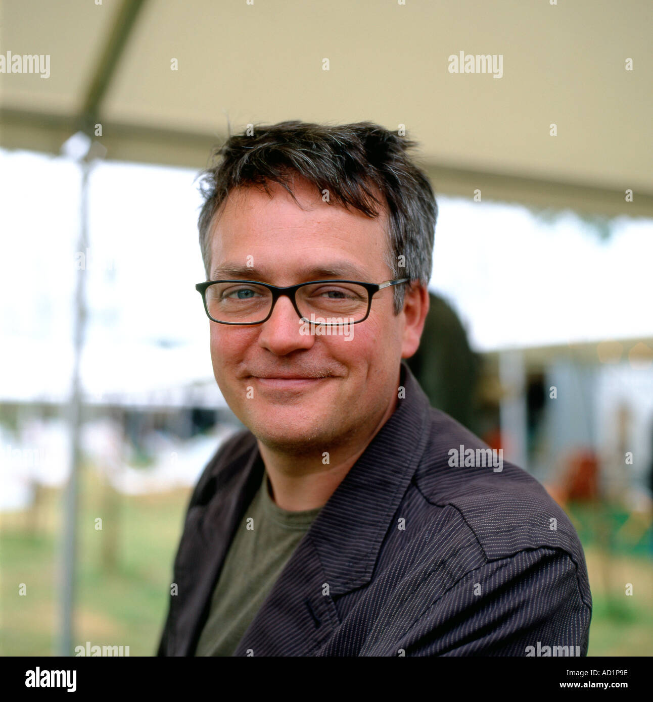 James bond young hi-res stock photography and images - Alamy