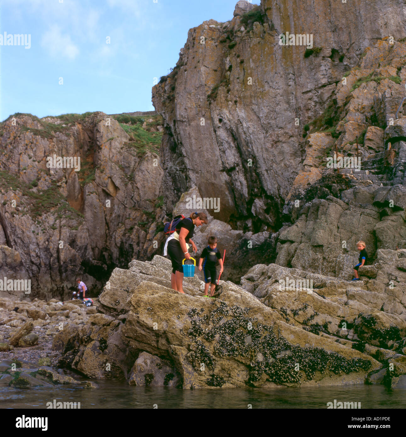 Rock pools uk children parent hi-res stock photography and images - Alamy