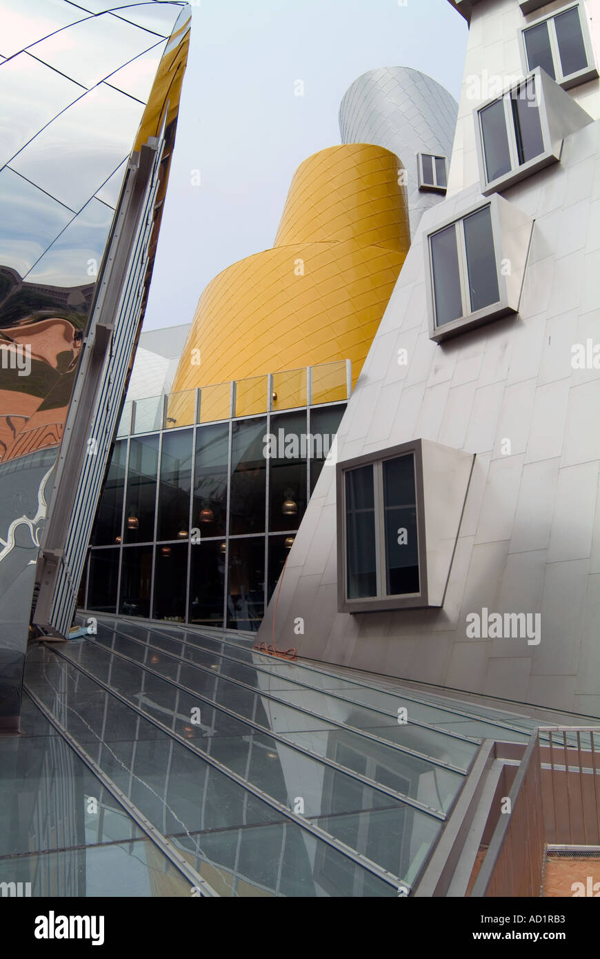 Stata centre modern architecture frank gehry hi-res stock photography ...