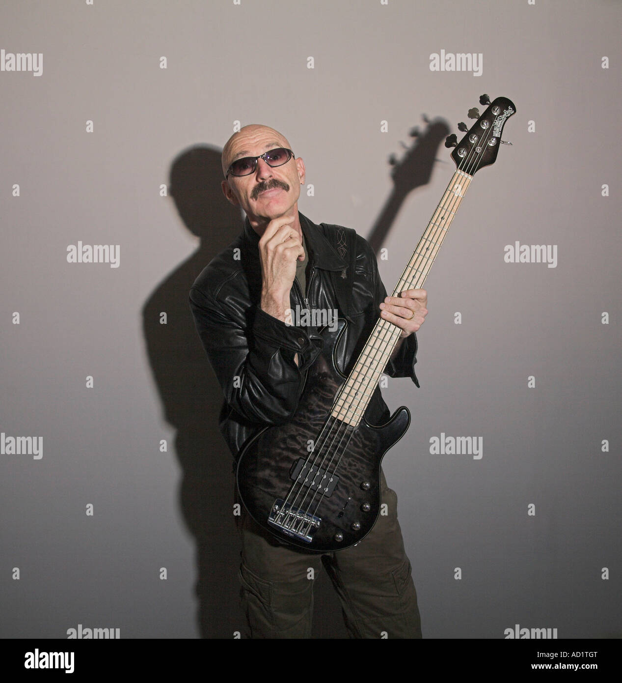 Tony levin hi-res stock photography and images - Alamy