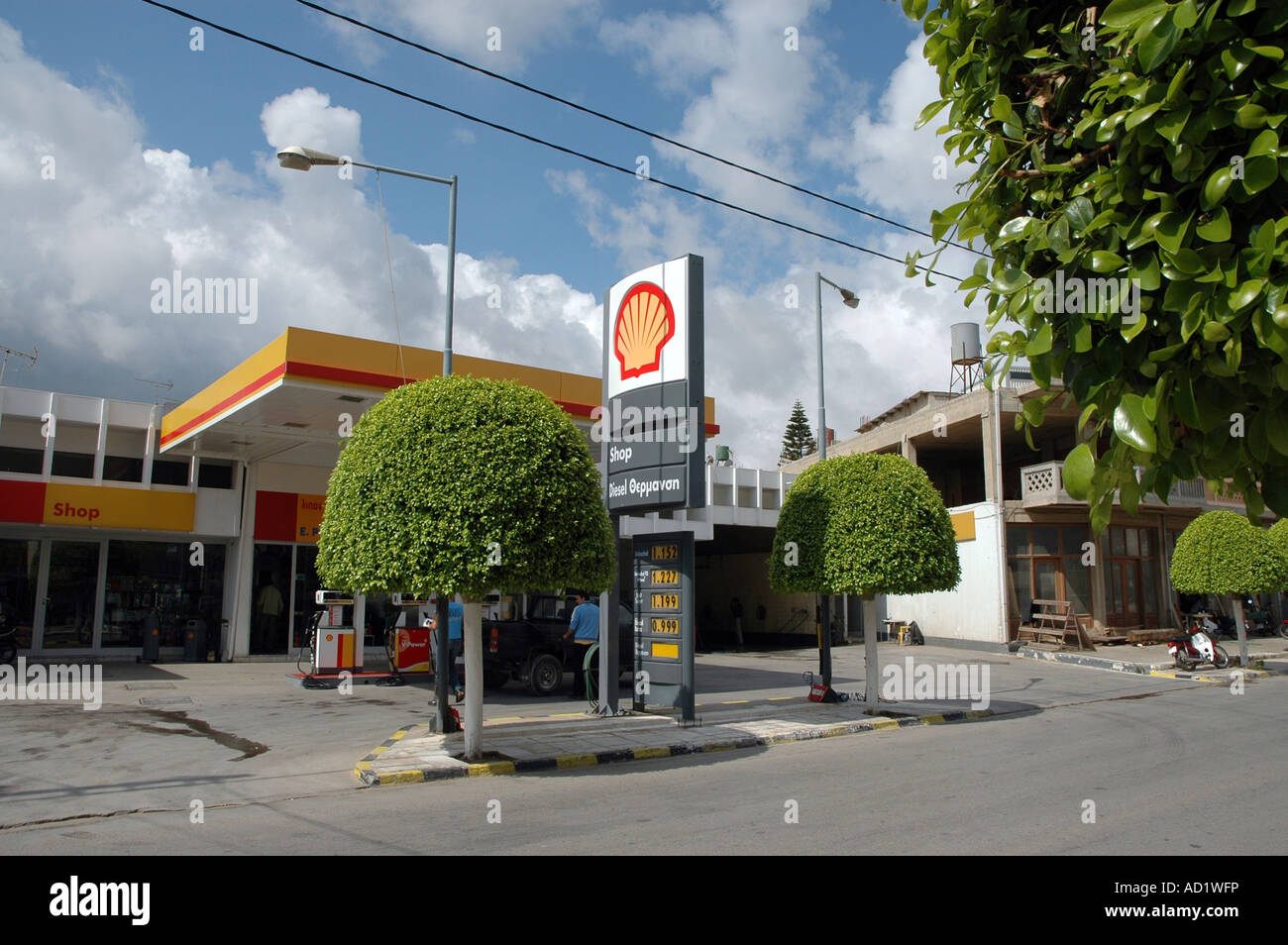 Shell gas station in Kissamos town, greek isle of Crete Stock Photo - Alamy