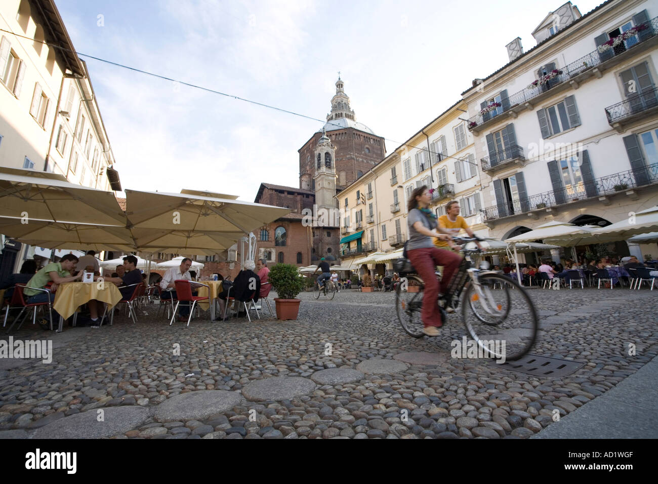 Piazza della vittoria pavia italy hi-res stock photography and images ...