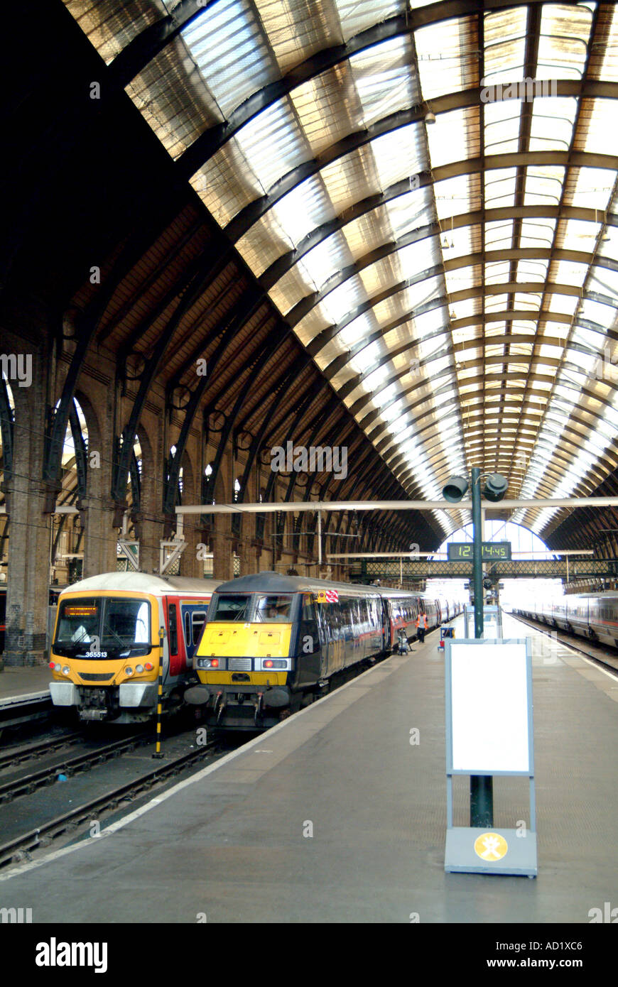 King s Cross mainline railway station London Stock Photo - Alamy