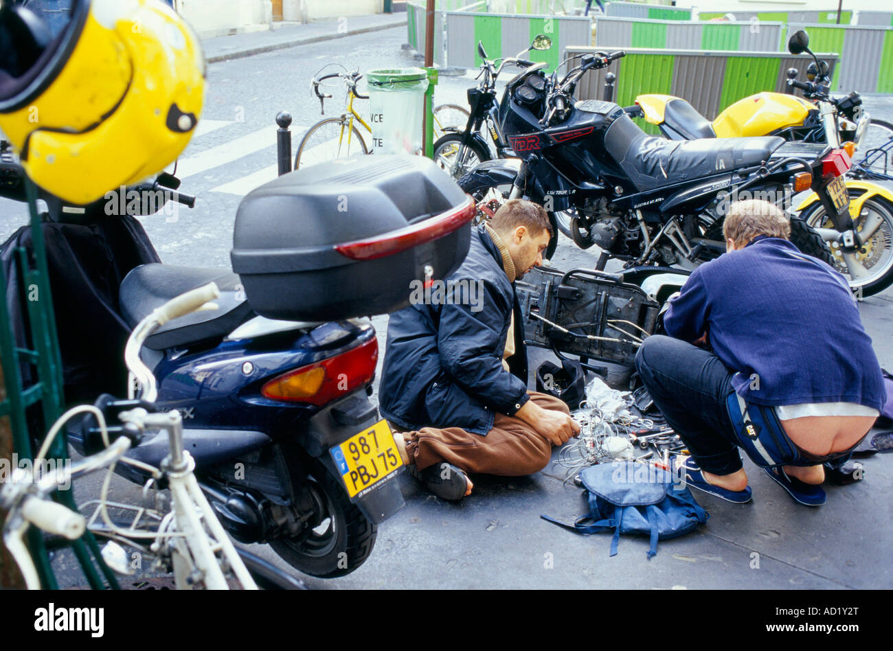 Builder's bum hi-res stock photography and images - Alamy