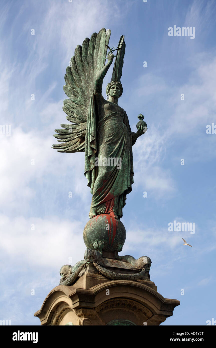 Statue of peace olive branch hi-res stock photography and images - Alamy