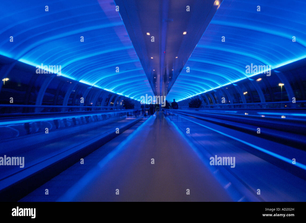 Sky bridge walkway at Manchester Airport Stock Photo - Alamy