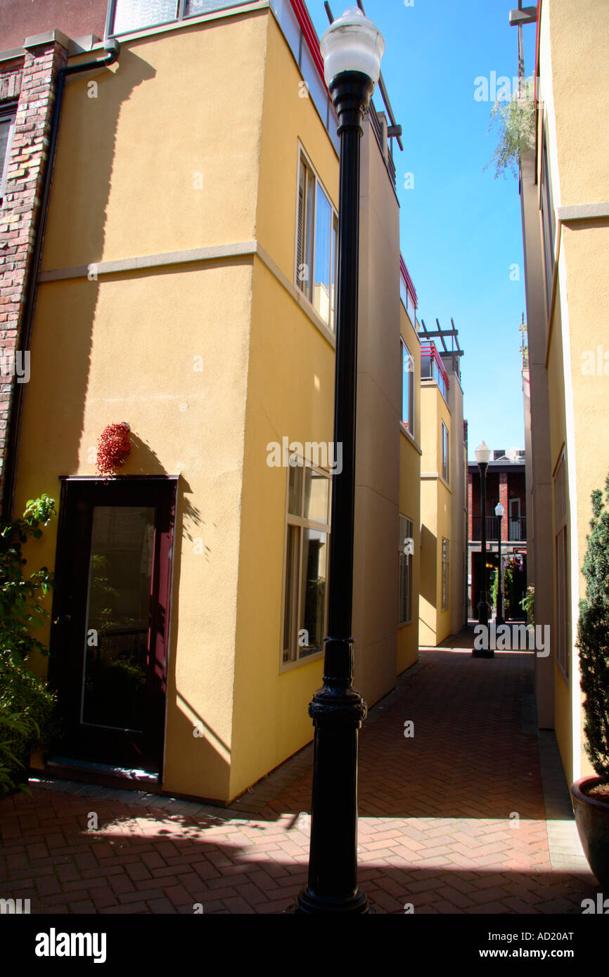 alley way stores Stock Photo - Alamy