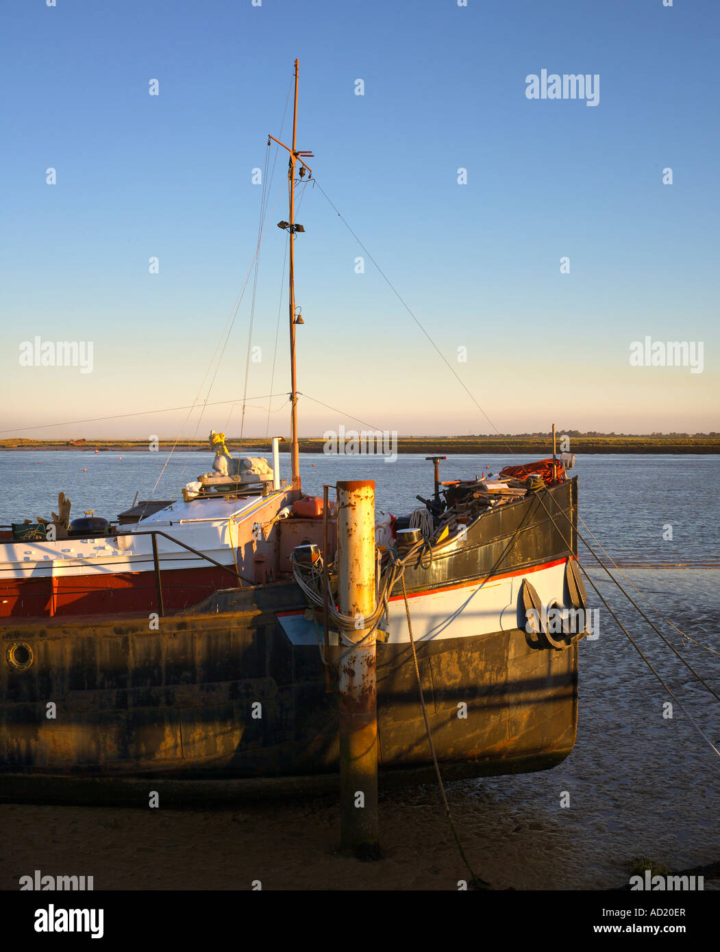Old Barge bow study at Burnham on Crouch Stock Photo - Alamy