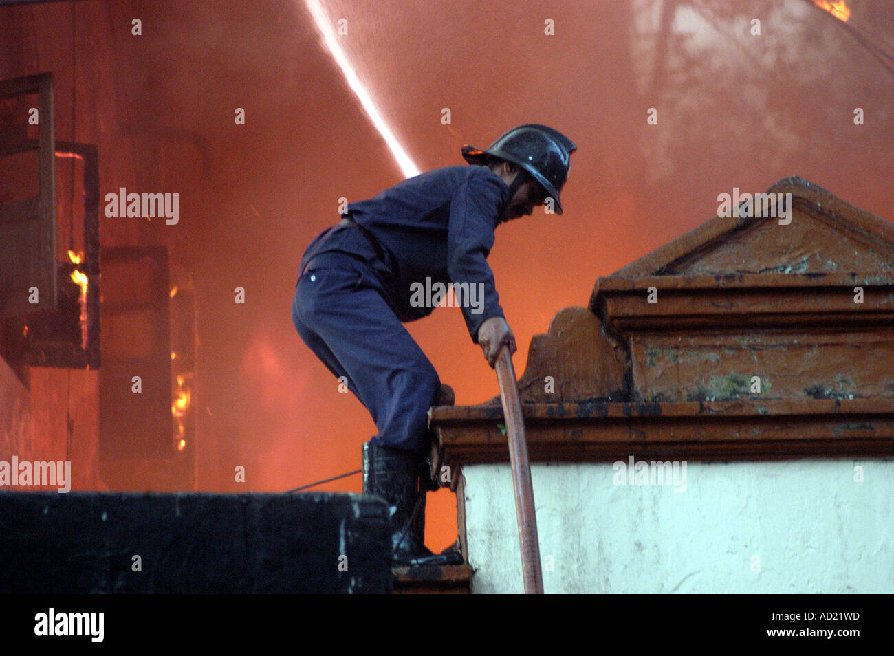 ASB73117 Fireman fighting blaze Stock Photo - Alamy