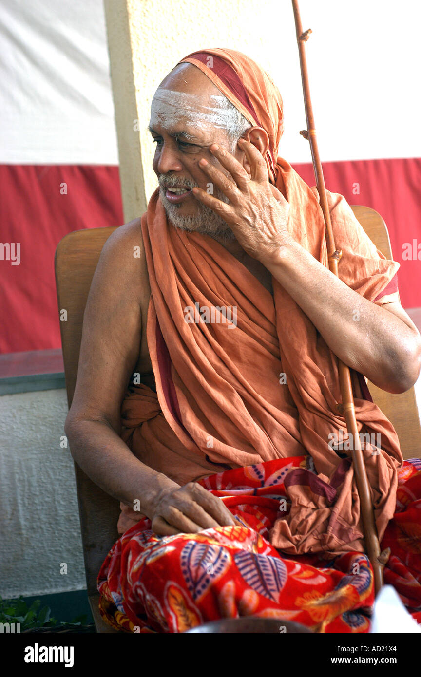 Kanchi shankaracharya jayendra hi-res stock photography and images - Alamy