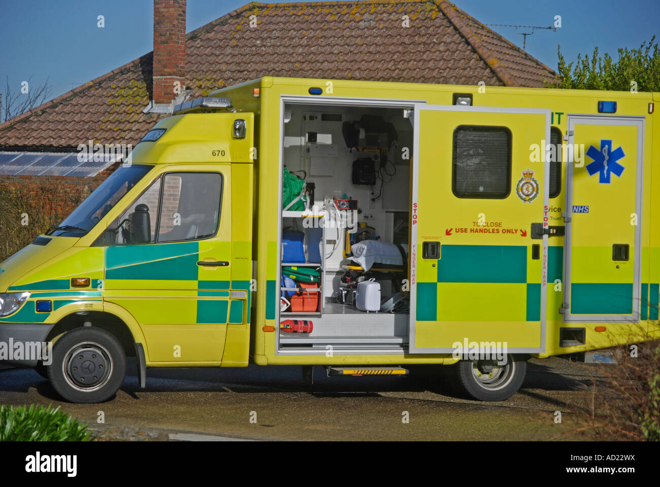 access to Sussex Ambulance Service Paramedic Unit on call waiting for ...