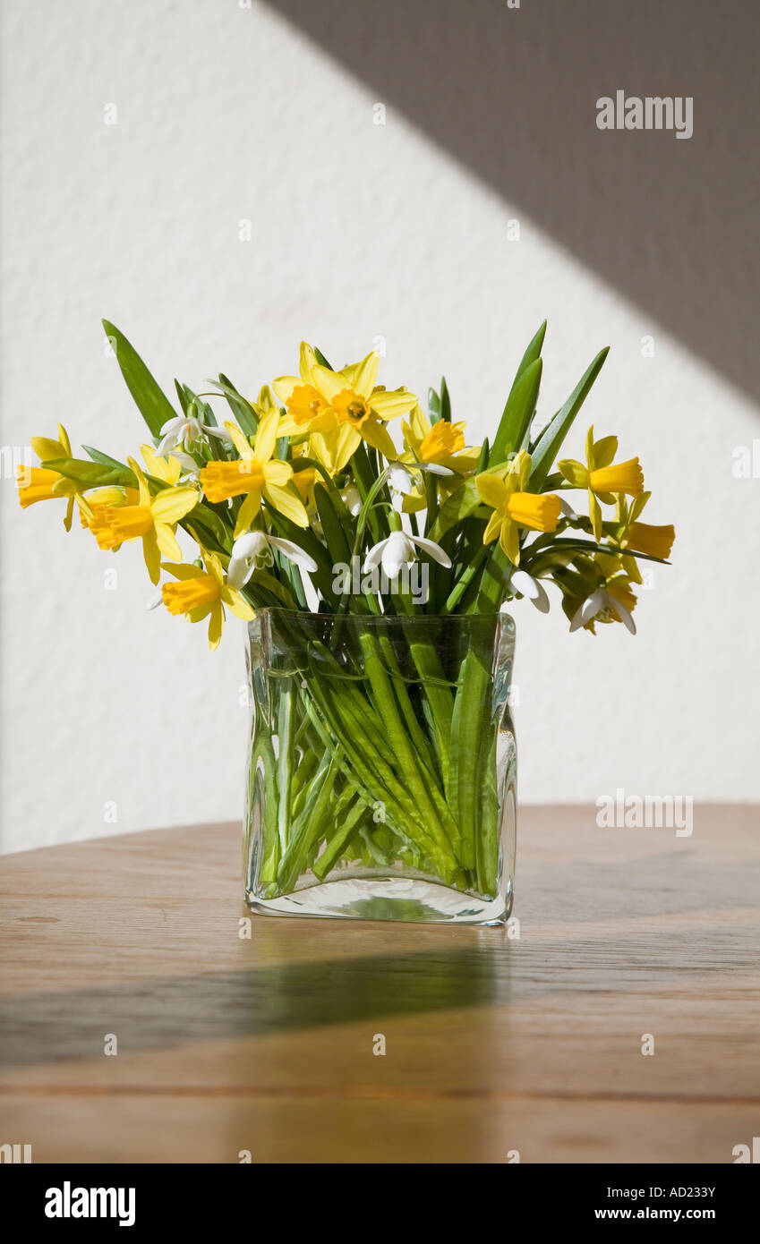Glass vase of spring flowers Stock Photo - Alamy