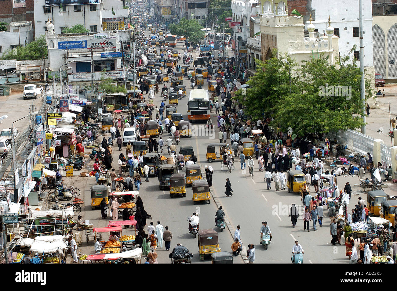 Street scene hyderabad india hi-res stock photography and images - Alamy