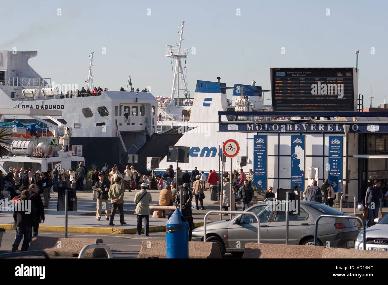 Molo beverello hi-res stock photography and images - Alamy