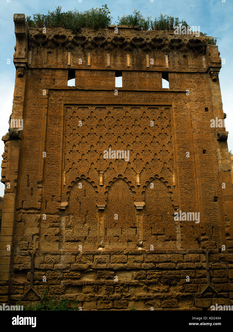 A decorative wall in Chellah Stock Photo - Alamy