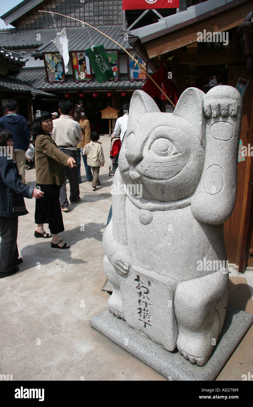 Large lucky cat near Ise jingu in Japan Stock Photo - Alamy