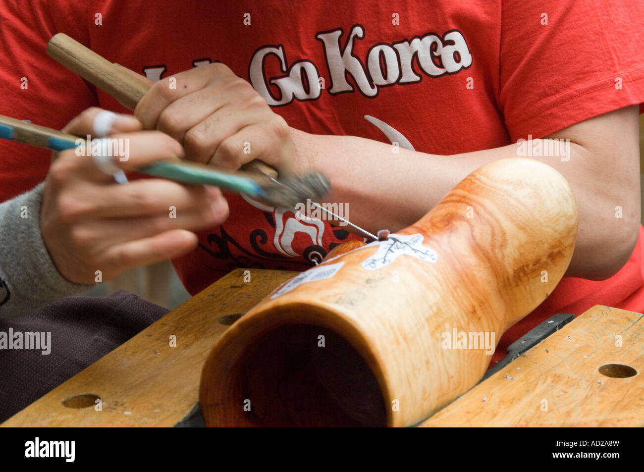 A Korean wood-carver at work Stock Photo - Alamy