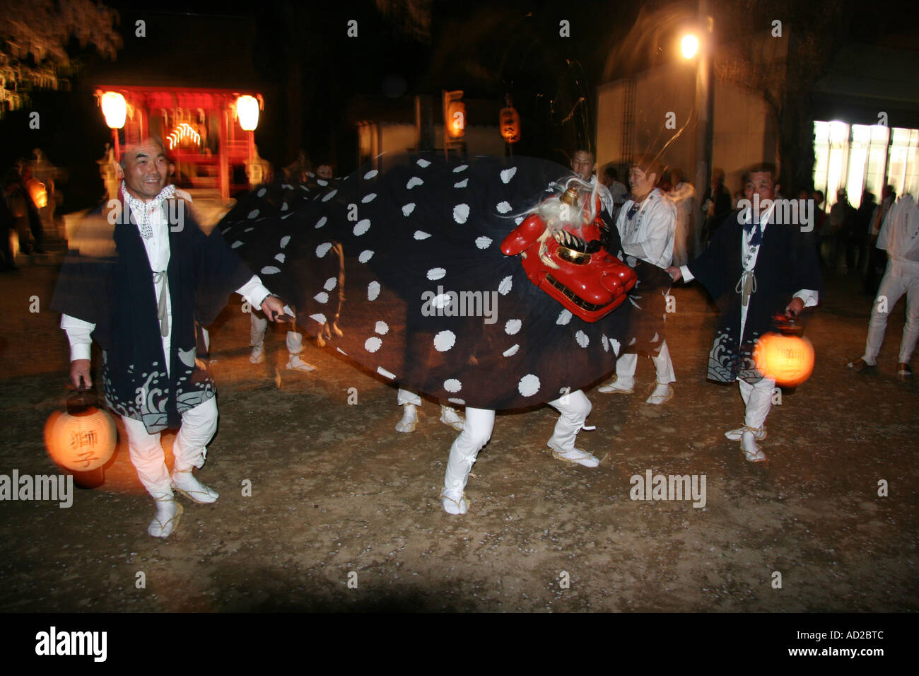 Japanese dragon dance at a festival at a shinto shrine Stock Photo - Alamy