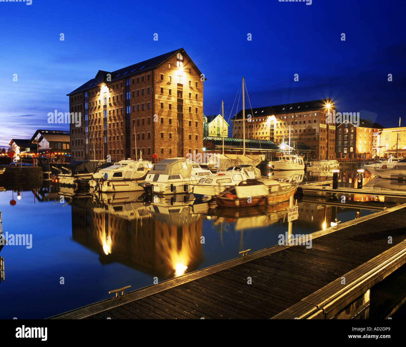 Gloucester docks at night hi-res stock photography and images - Alamy