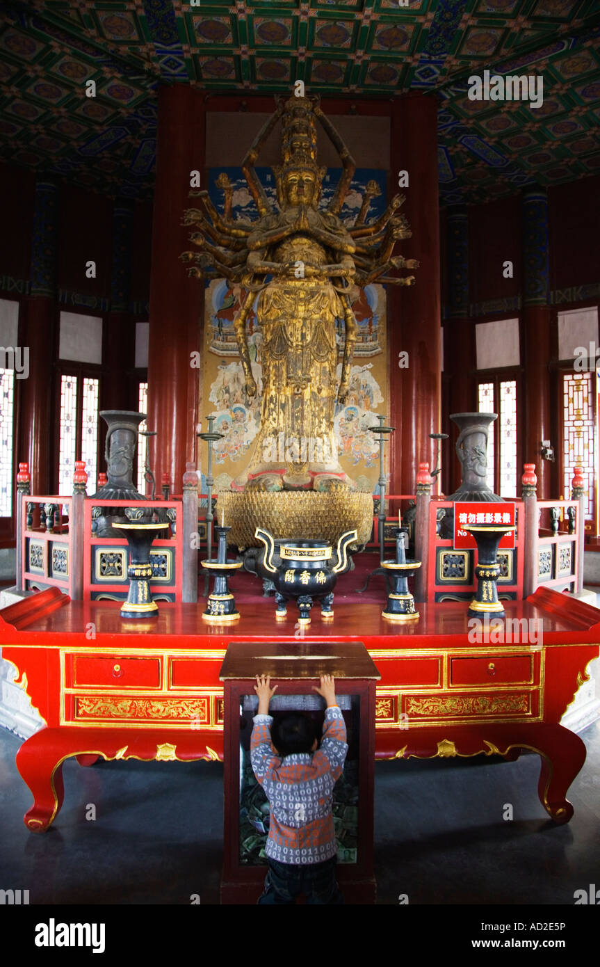 Thousand hand buddha hi-res stock photography and images - Alamy