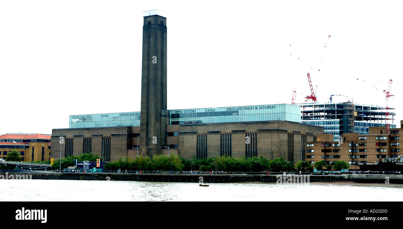 Famous Tate Modern gallery landmark in old electric power station Stock ...