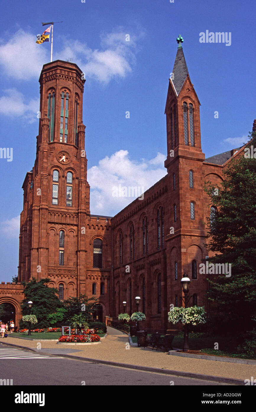 Smithsonian Institution castle, National Mall, Washington, DC, USA ...