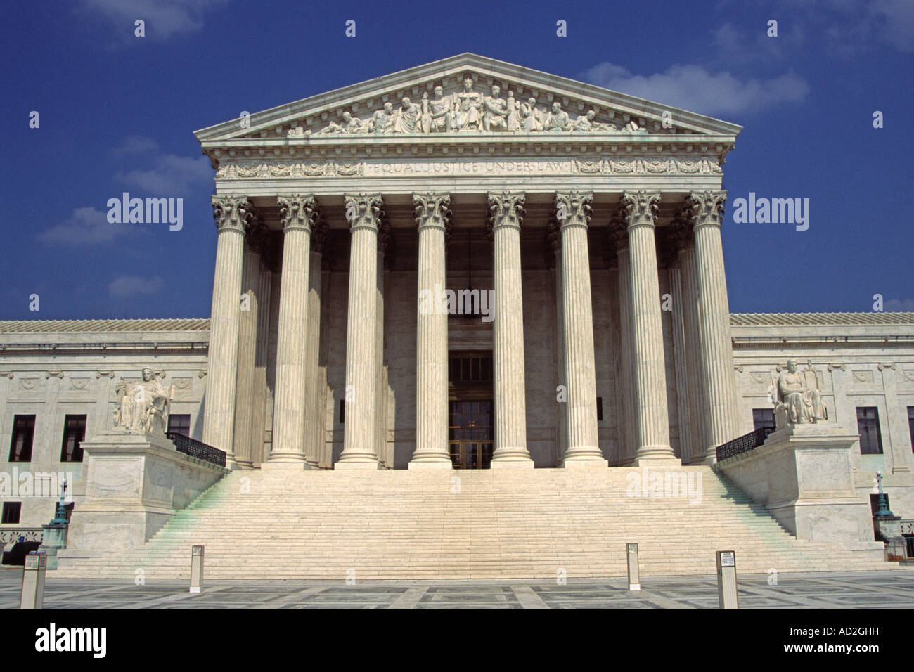National supreme courts hi-res stock photography and images - Alamy