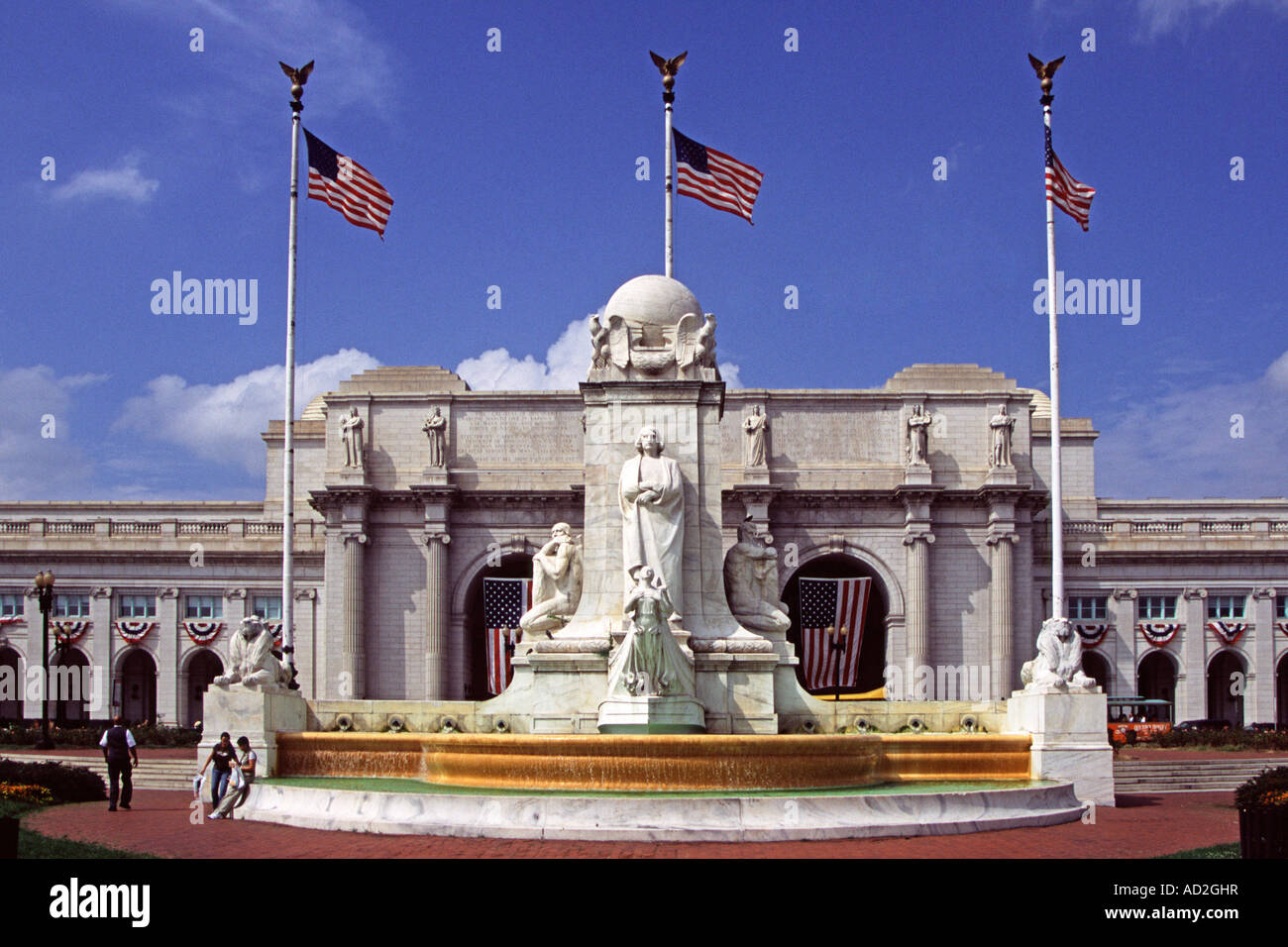 Christopher Columbus monument and fountain outside Union Railway ...