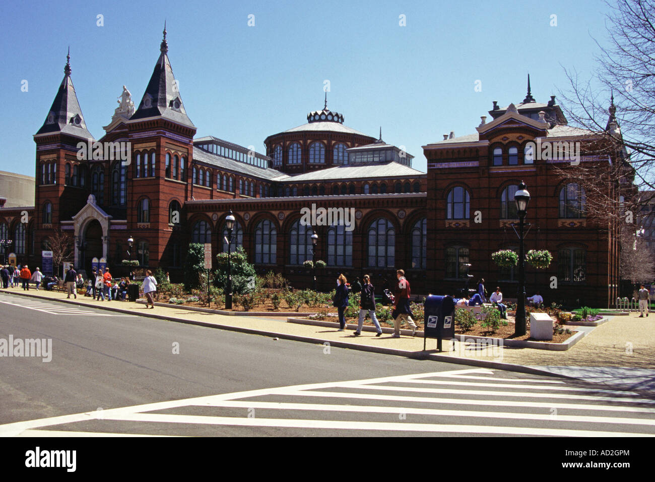 Smithsonian institution buildings hi-res stock photography and images ...