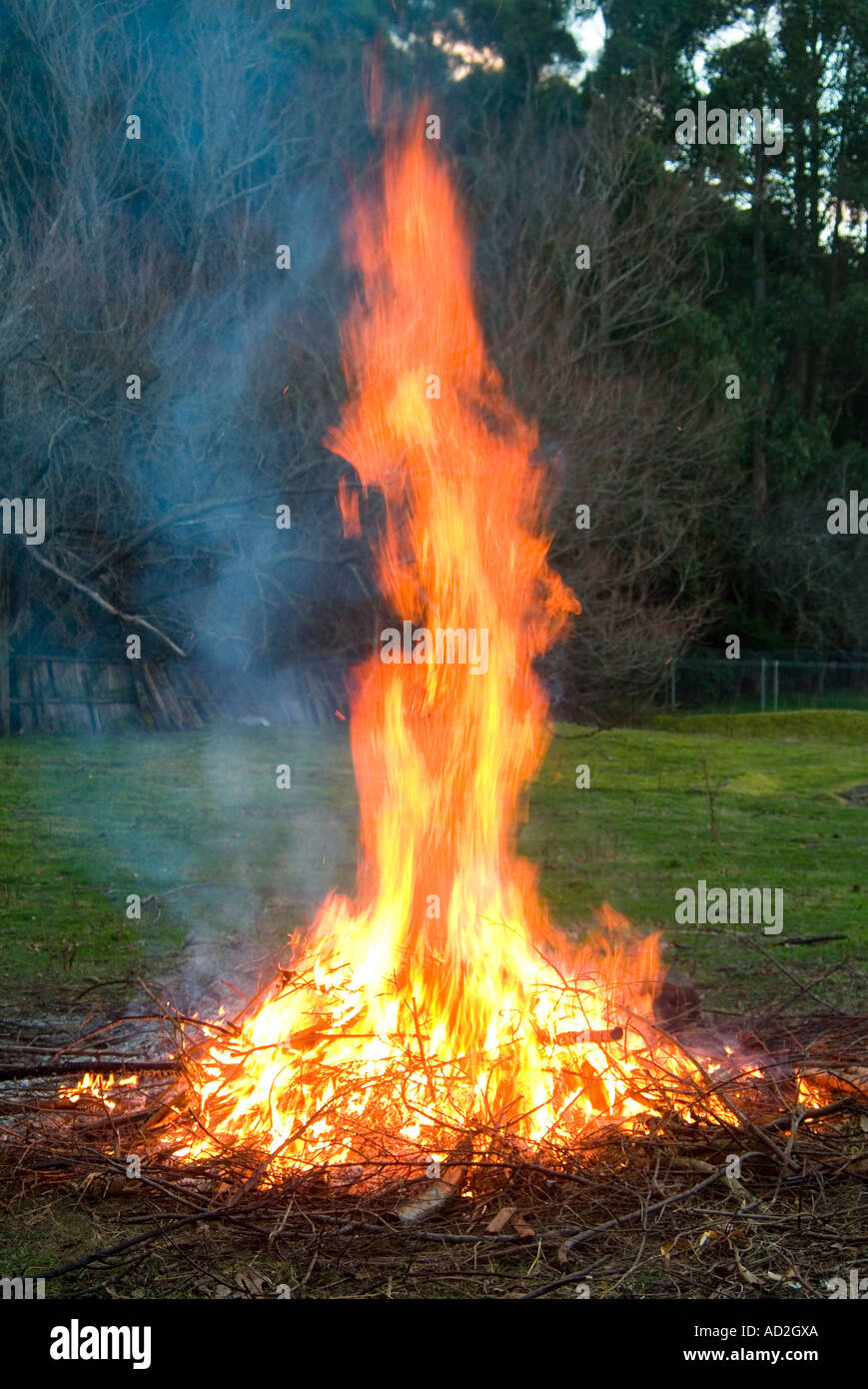 A backyard garden bonfire Stock Photo - Alamy