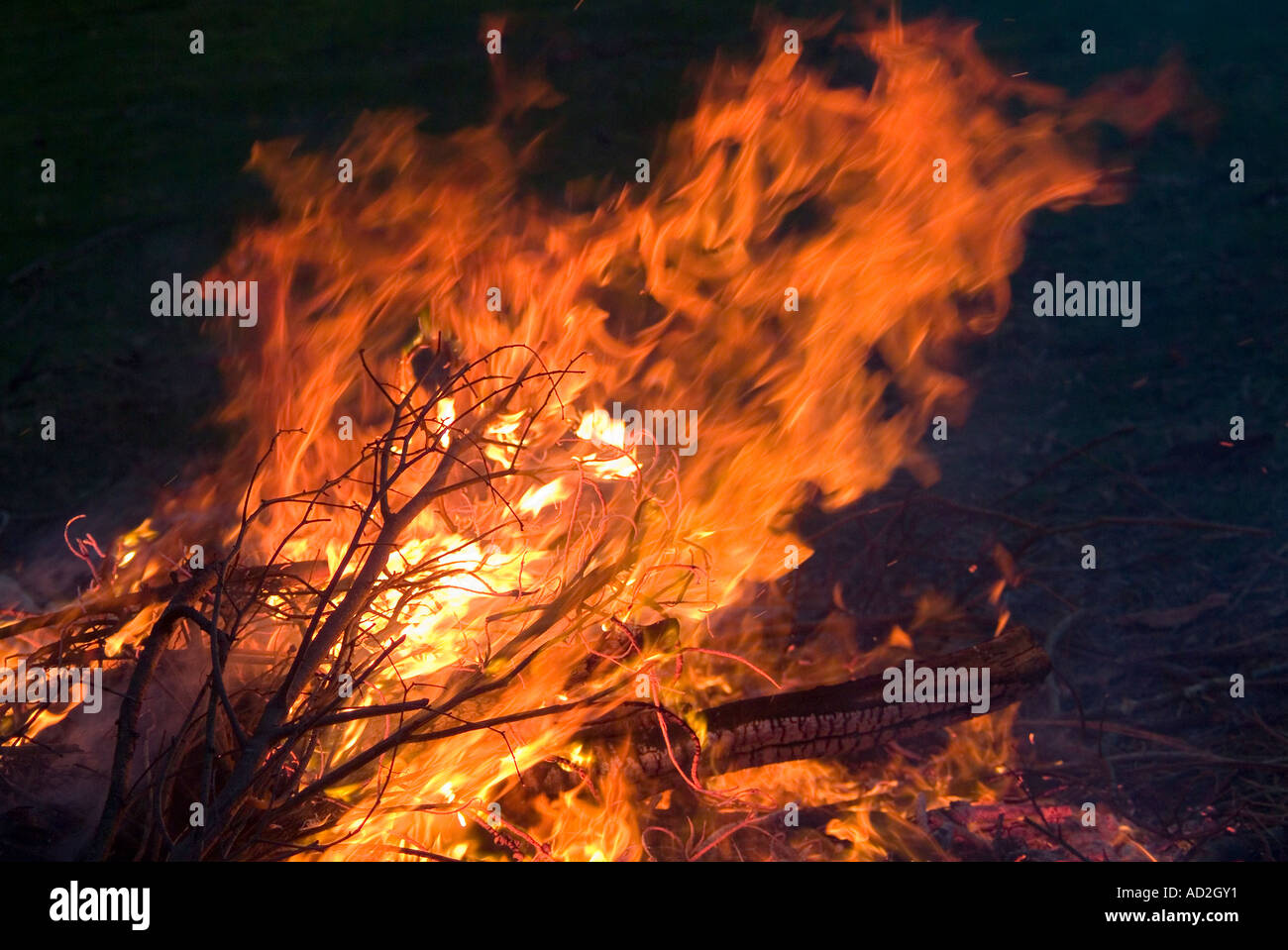 A backyard garden bonfire Stock Photo - Alamy