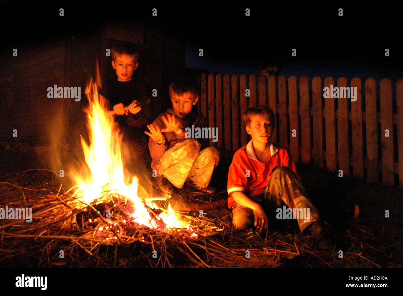Campfire skills hi-res stock photography and images - Alamy