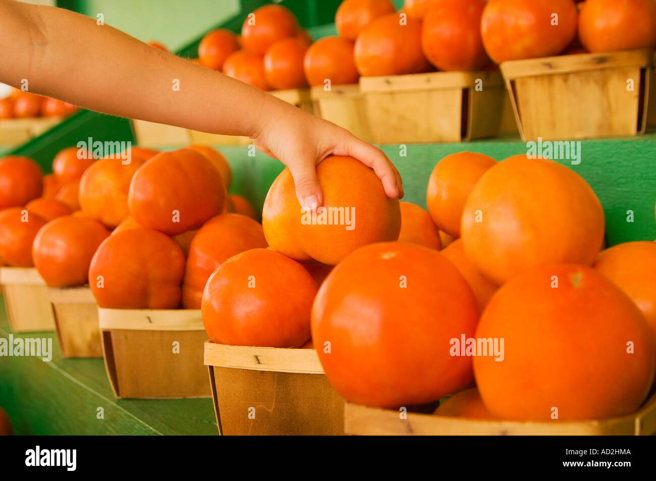 Supermarket tomato kid hi-res stock photography and images - Alamy