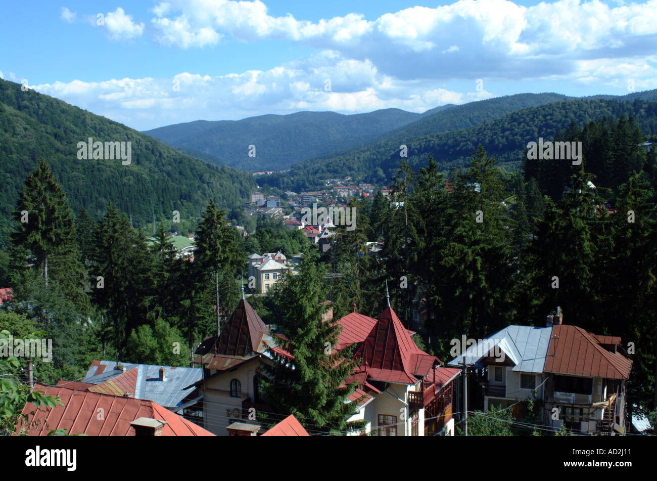 Sinaia Town with traditional houses and villa from beginig of XX ...