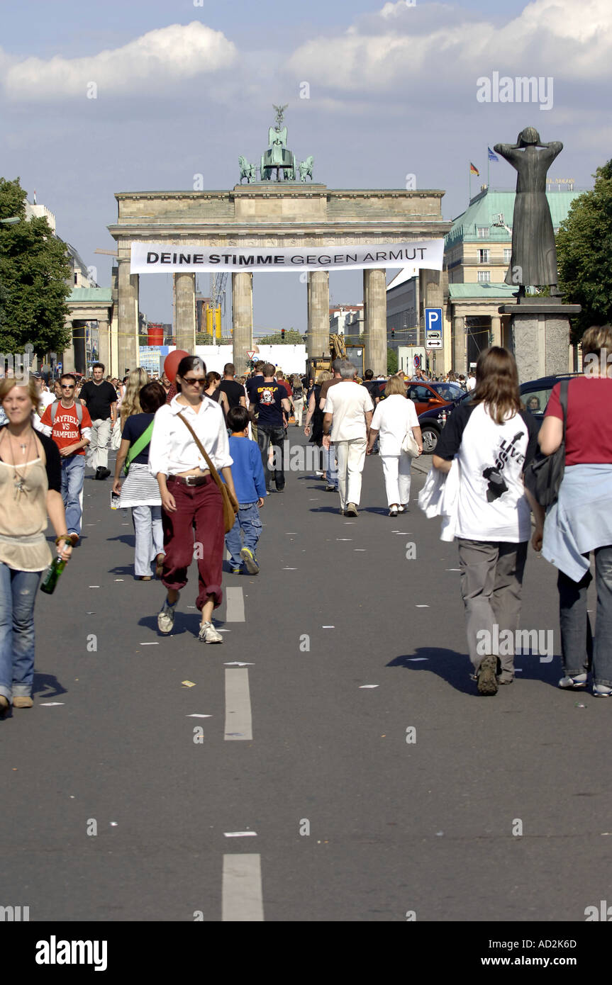 Berlin brandenburg gate 2005 hi-res stock photography and images - Alamy
