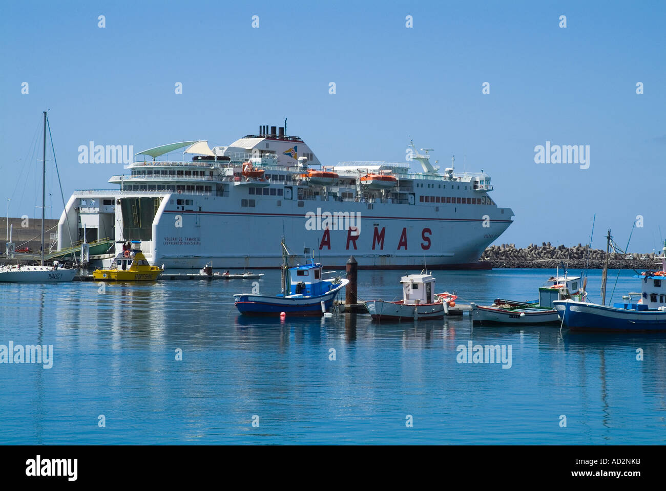 dh MORRO JABLE FUERTEVENTURA Naviera Armas ferry Volcan de Tamasite ...