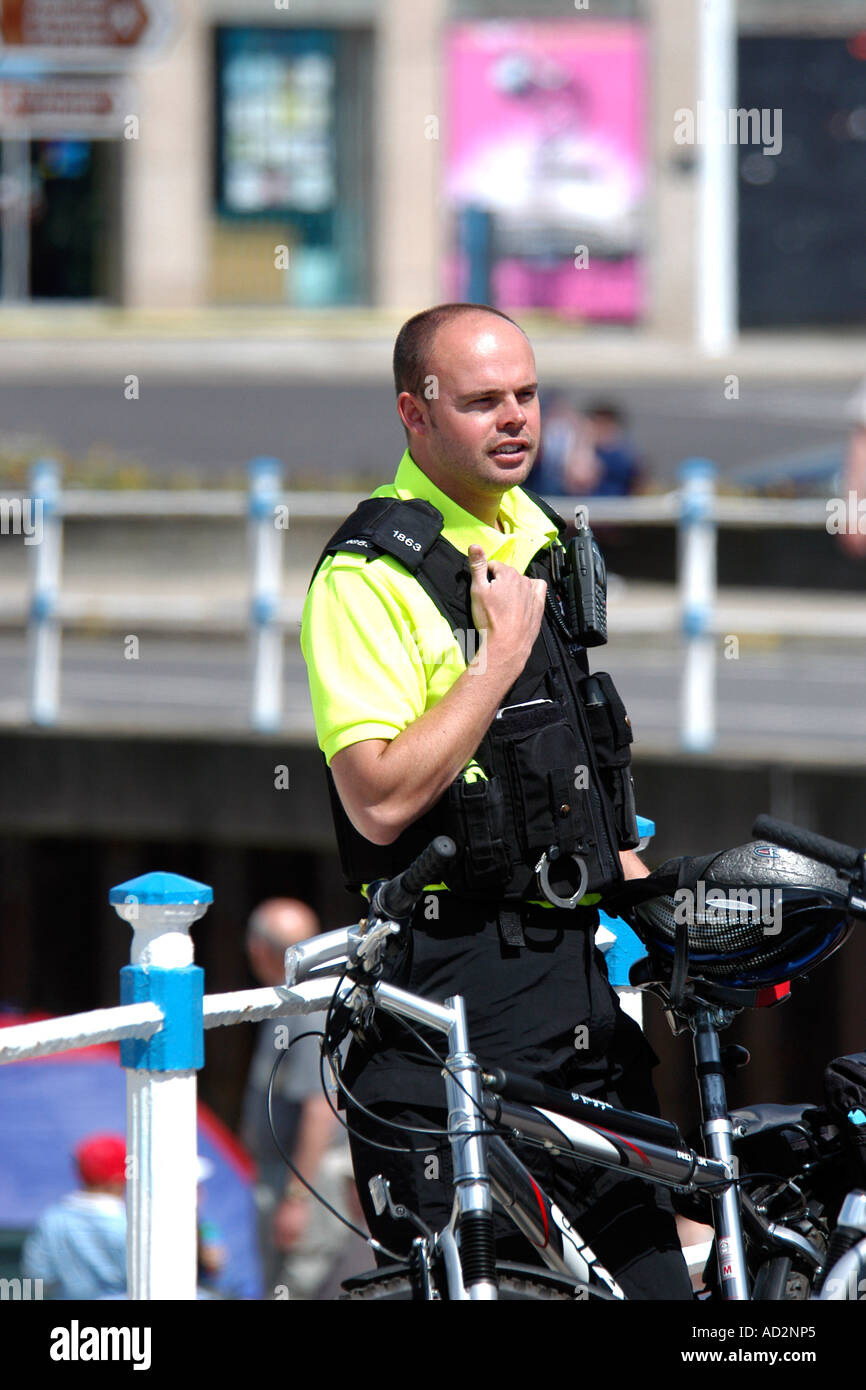 British bicycle Patrol Policeman wearing a yellow vest Stock Photo - Alamy