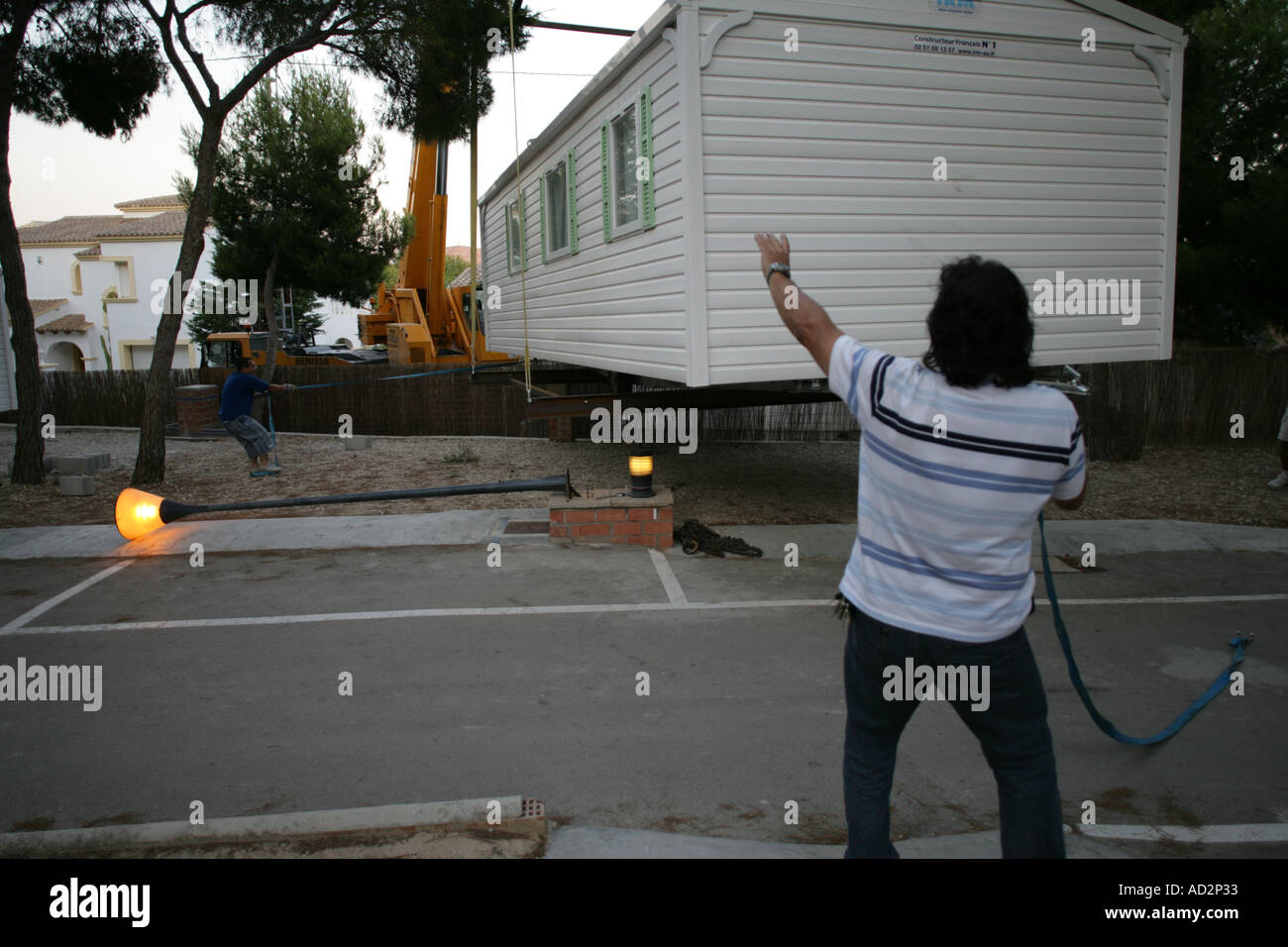 Lifting a static caravan into position Spain Stock Photo - Alamy